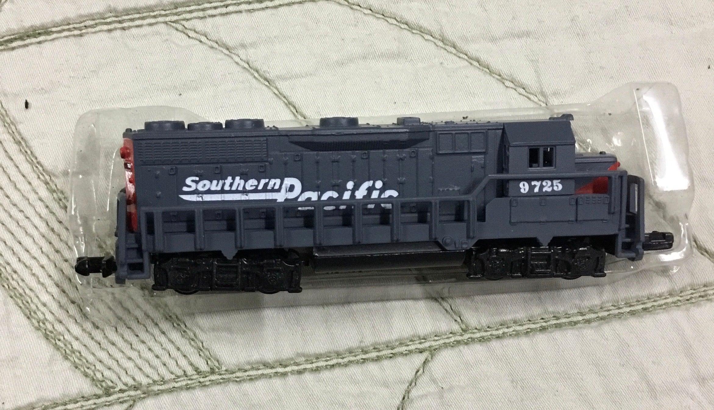 Southern Pacific Mini Locomotive 9725 – Rio Grande Treasures